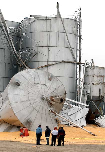 Grain elevator collapses | News, Sports, Jobs - Lawrence Journal-World ...